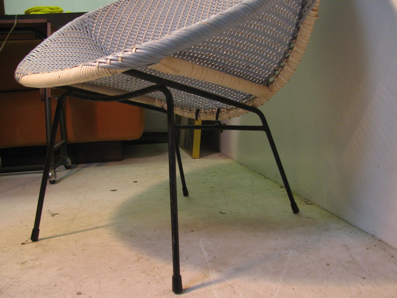 Mid-Century Modern Iron and Wicker Hoop Lounge Chair For Sale at ...
