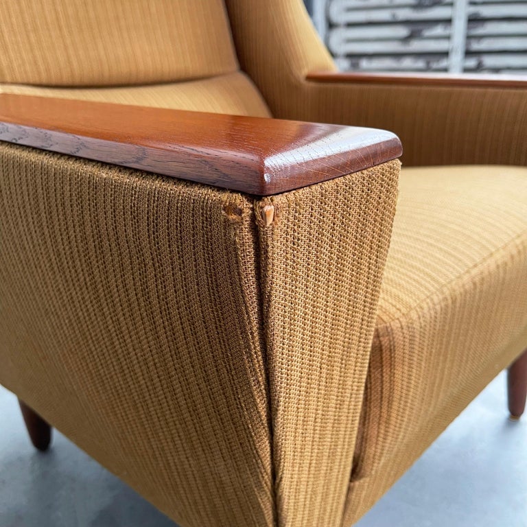 Mid Century Modern Wingback Lounge Chair For Sale at 1stDibs