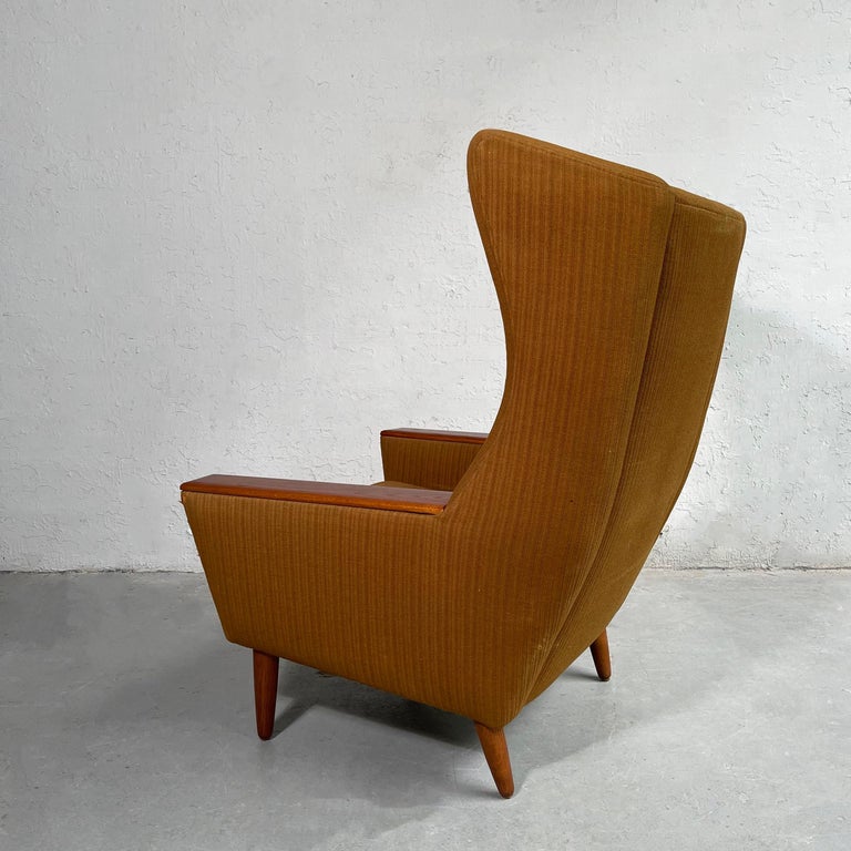 Mid Century Modern Wingback Lounge Chair For Sale at 1stDibs