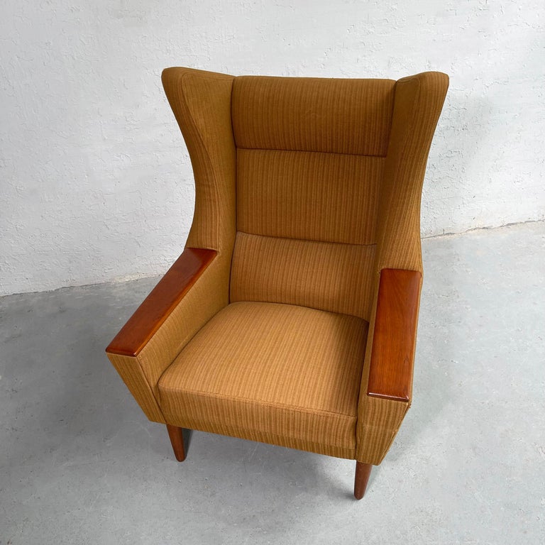 Mid Century Modern Wingback Lounge Chair For Sale at 1stDibs