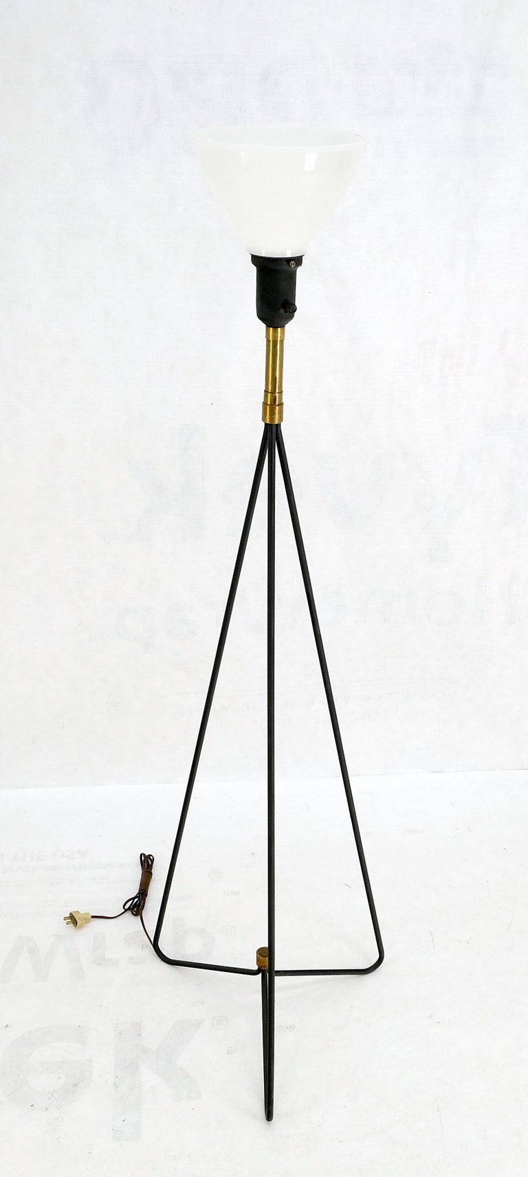 Mid-Century Modern Wire Tripod Base Brass Finial Floor Lamp For Sale at ...