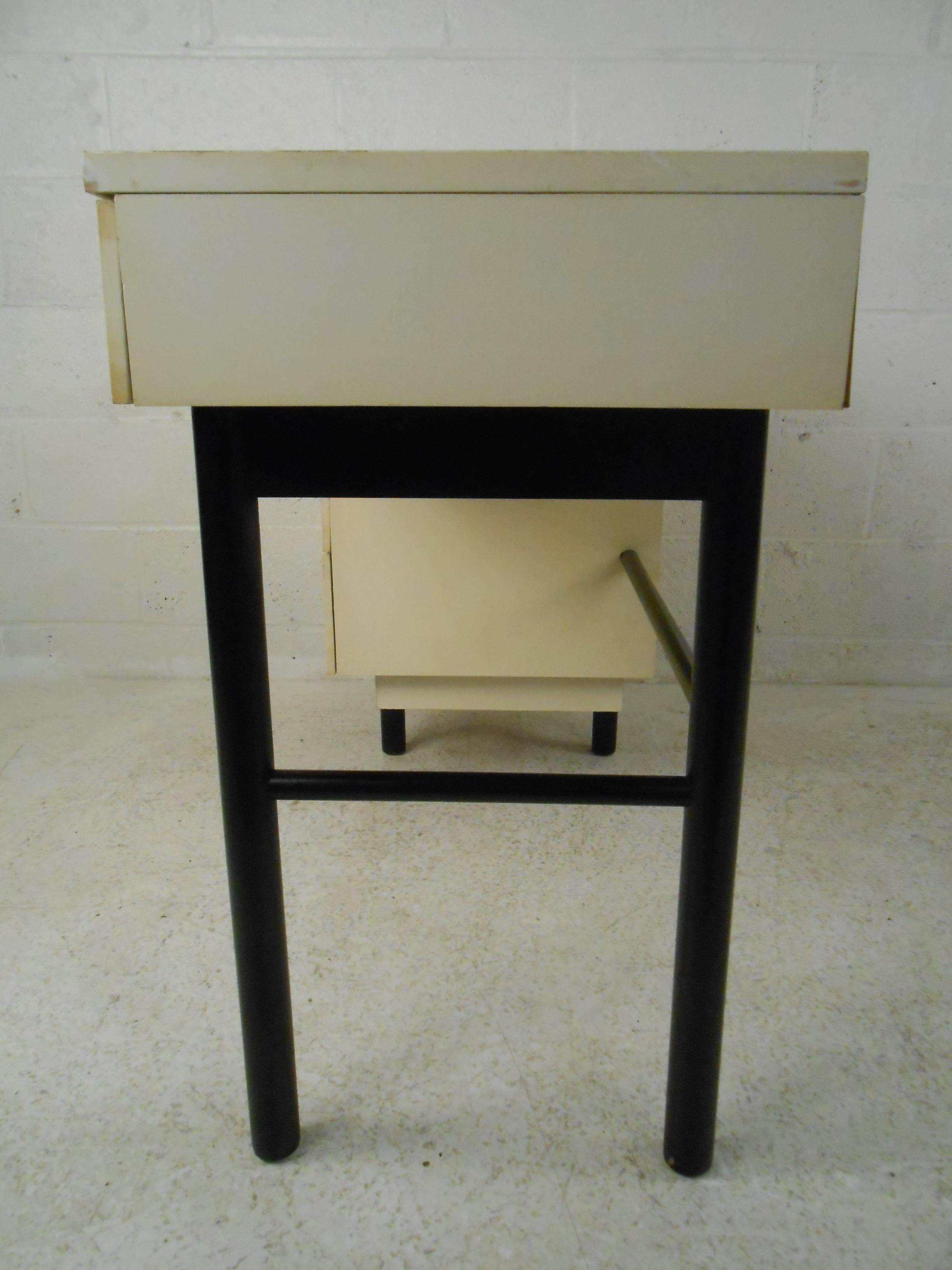 Mid-Century Modern Writing Desk by Stanley Furniture For Sale at ...