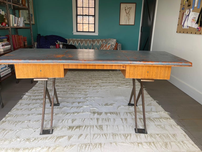 Mid Century Modern writing desk For Sale at 1stDibs
