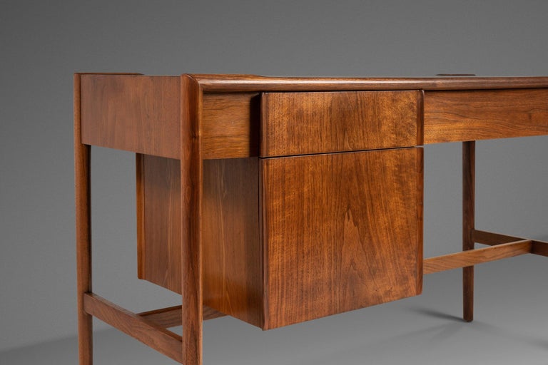 Mid-Century Modern Writing Desk in Walnut by Barney Flagg for Drexel ...