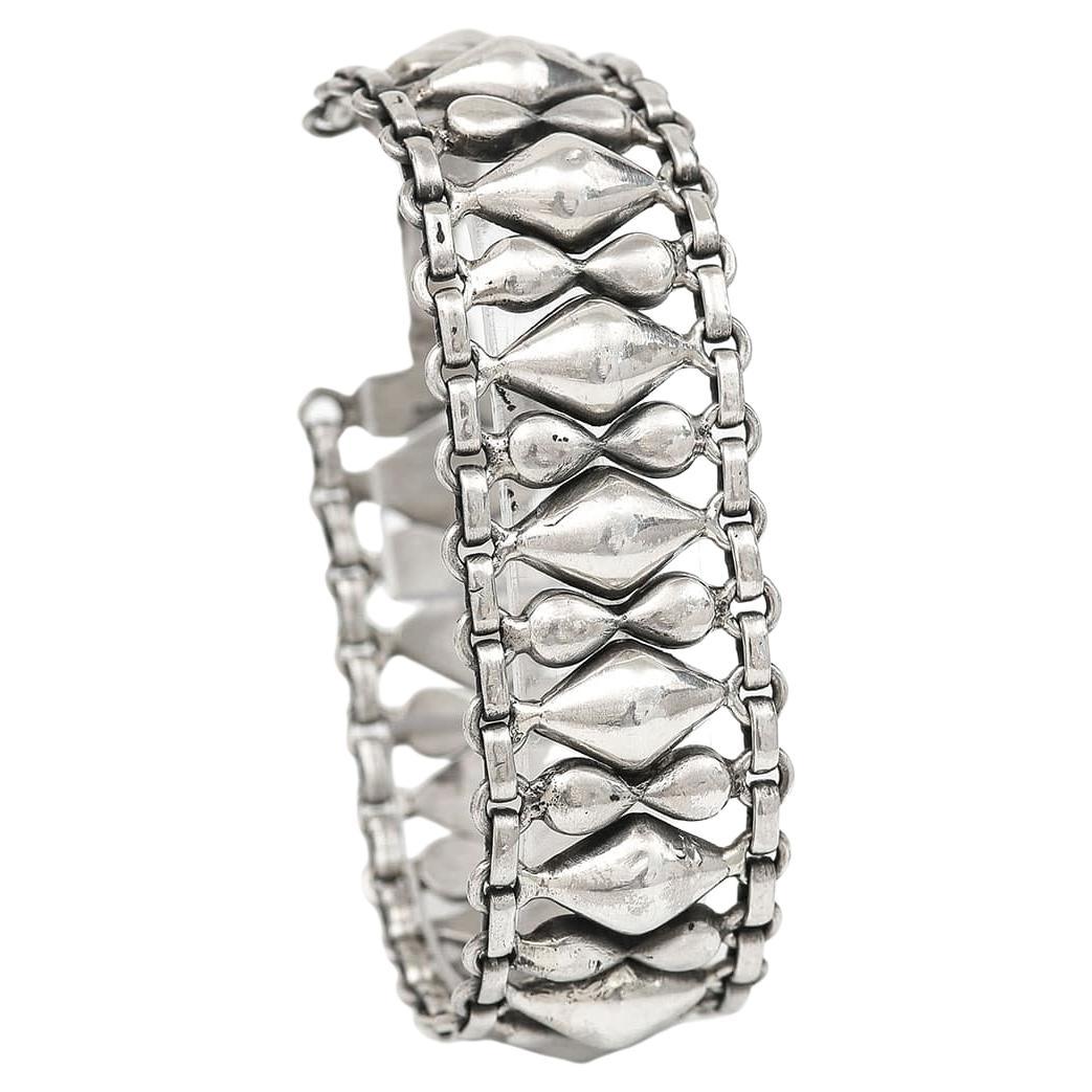 Antonio Pineda Rare Shell .970 Silver Modernist Bracelet at 1stDibs