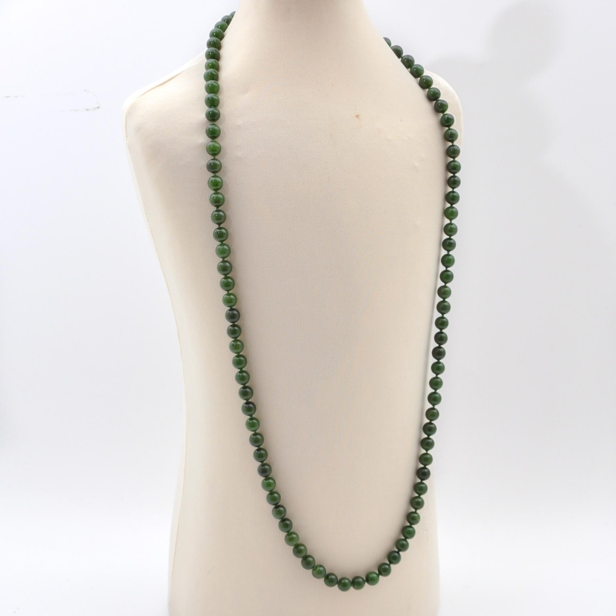 Mid-Century Nephrite Jade Silver Single-Strand Necklace For Sale at 1stDibs