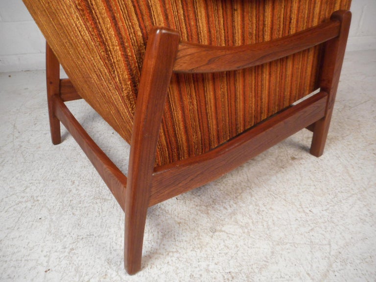 Midcentury Rocking Lounge Chair by Paoli Chair Co. at 1stDibs