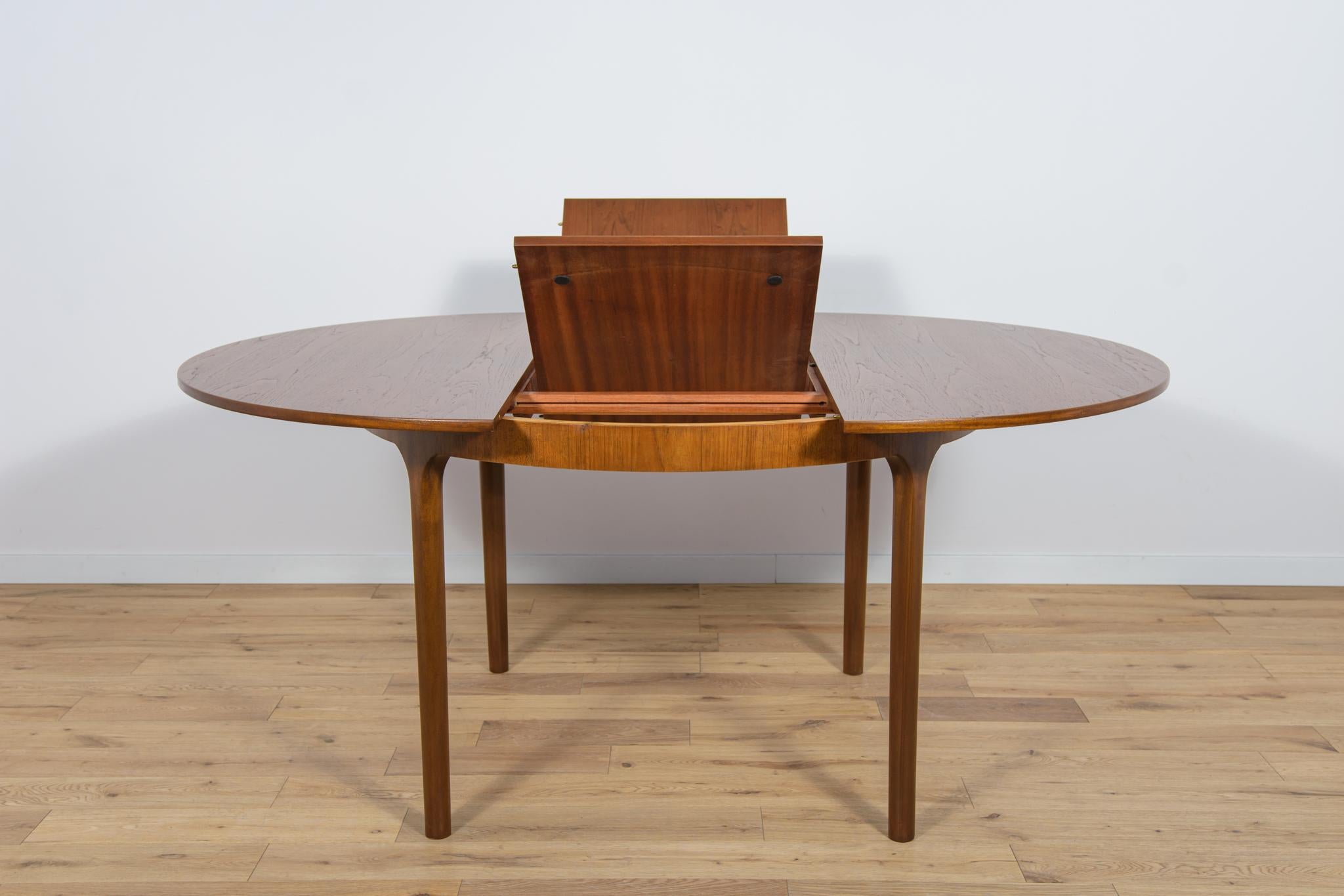 Mid-Century Round Extendable Dining Table from McIntosh, 1960s For Sale ...