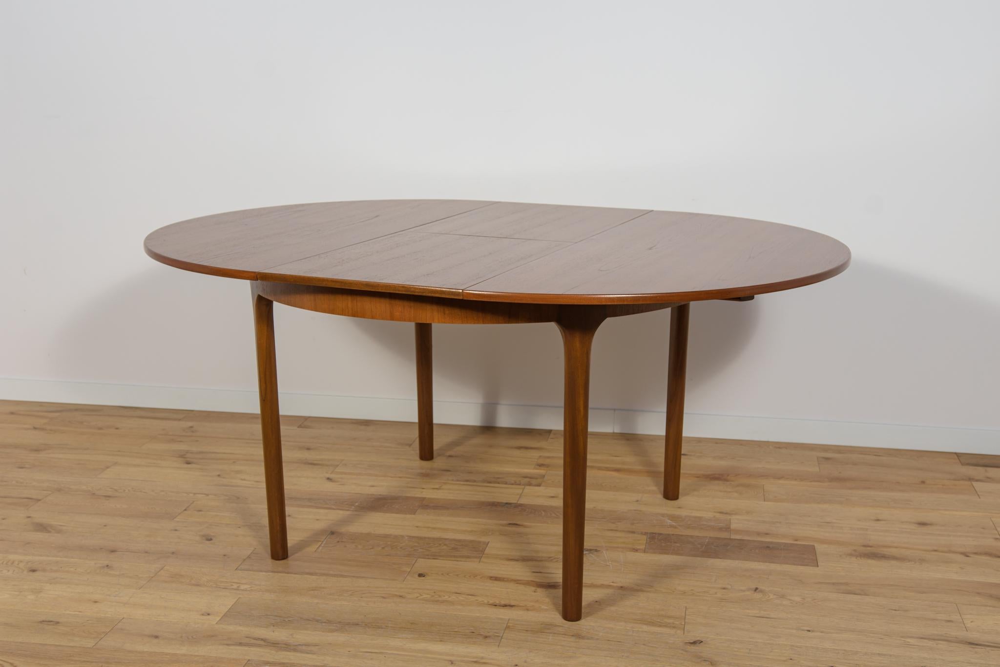 Mid-Century Round Extendable Dining Table from McIntosh, Great Britain ...