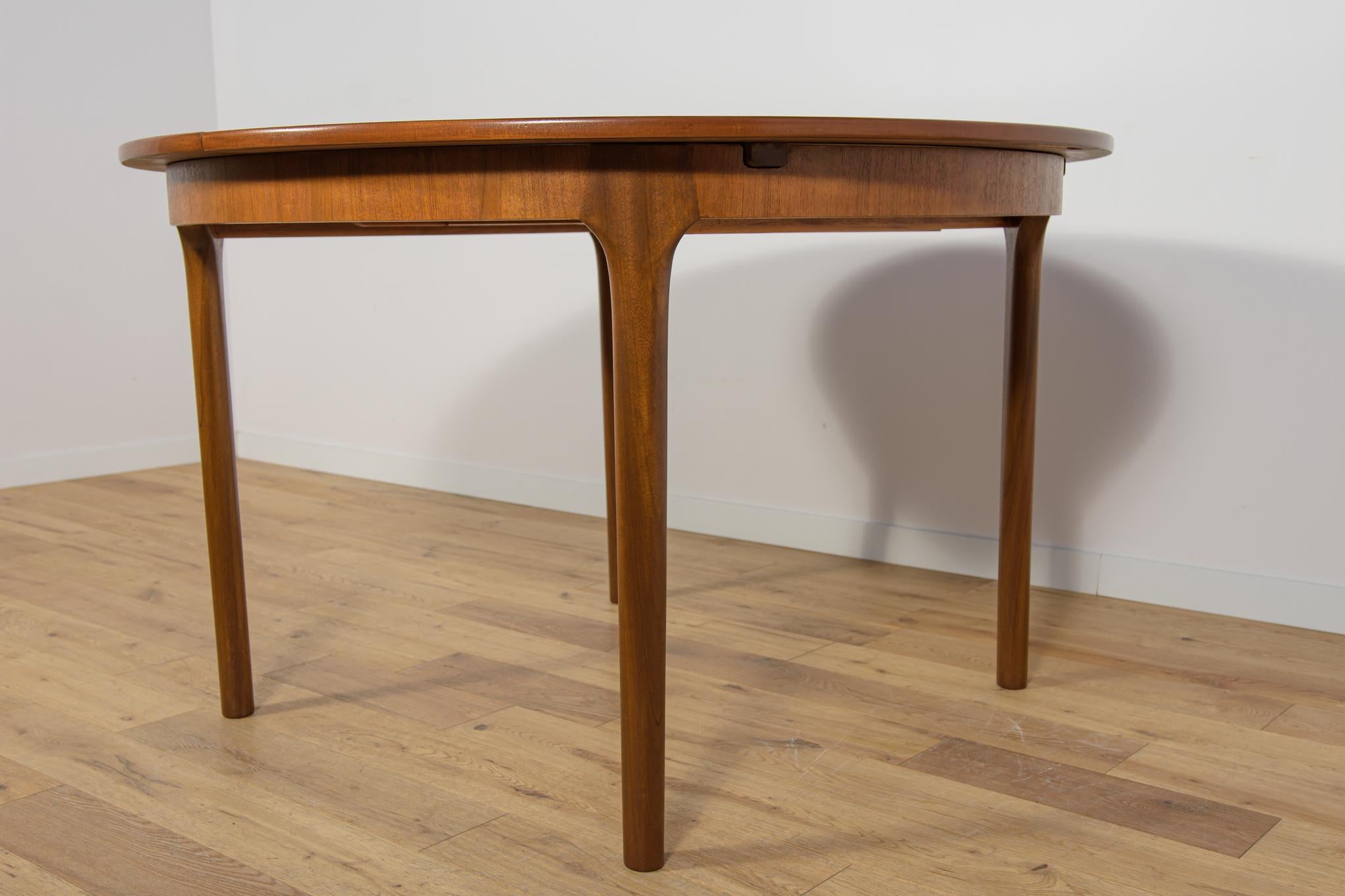 Mid-Century Round Extendable Dining Table from McIntosh, Great Britain ...