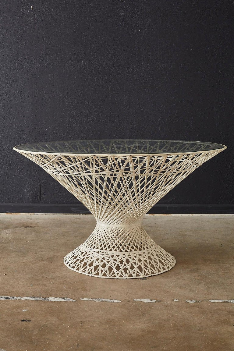 Midcentury Russell Woodard Spun Fiberglass Dining Table at 1stDibs