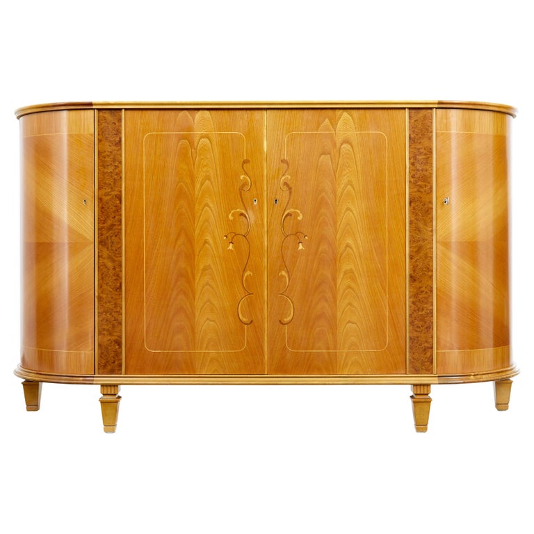 Skandinavisches Sideboard aus der Mitte des Jahrhunderts mit Ulmenintarsien im Angebot bei 1stDibs