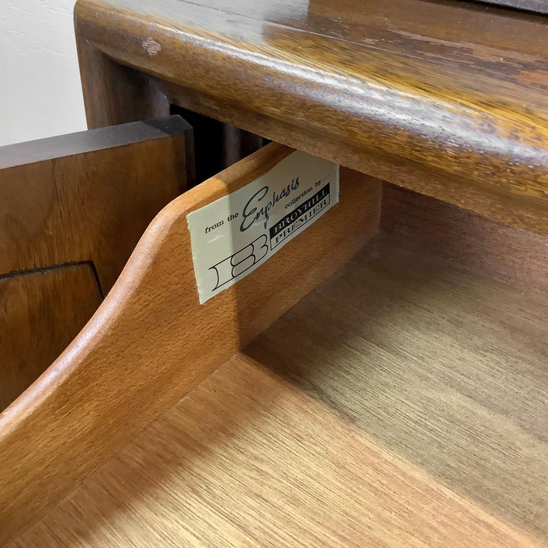 Mid-Century Sideboard with Display Topper by Broyhill Emphasis For Sale ...