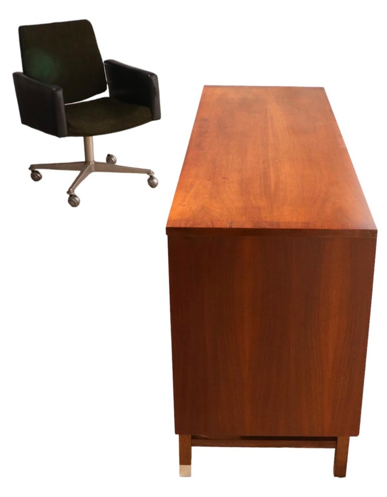 Mid Century Six Drawer Dresser by Distinctive Furniture by Stanley 1950/1960’s For Sale at 1stDibs