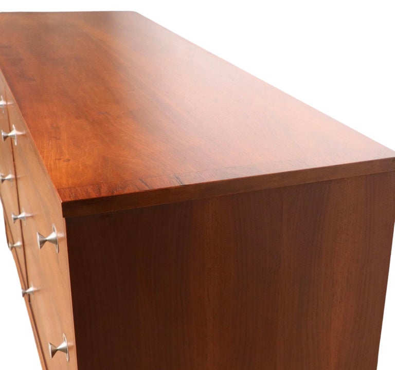 Mid Century Six Drawer Dresser by Distinctive Furniture by Stanley 1950/1960’s For Sale at 1stDibs