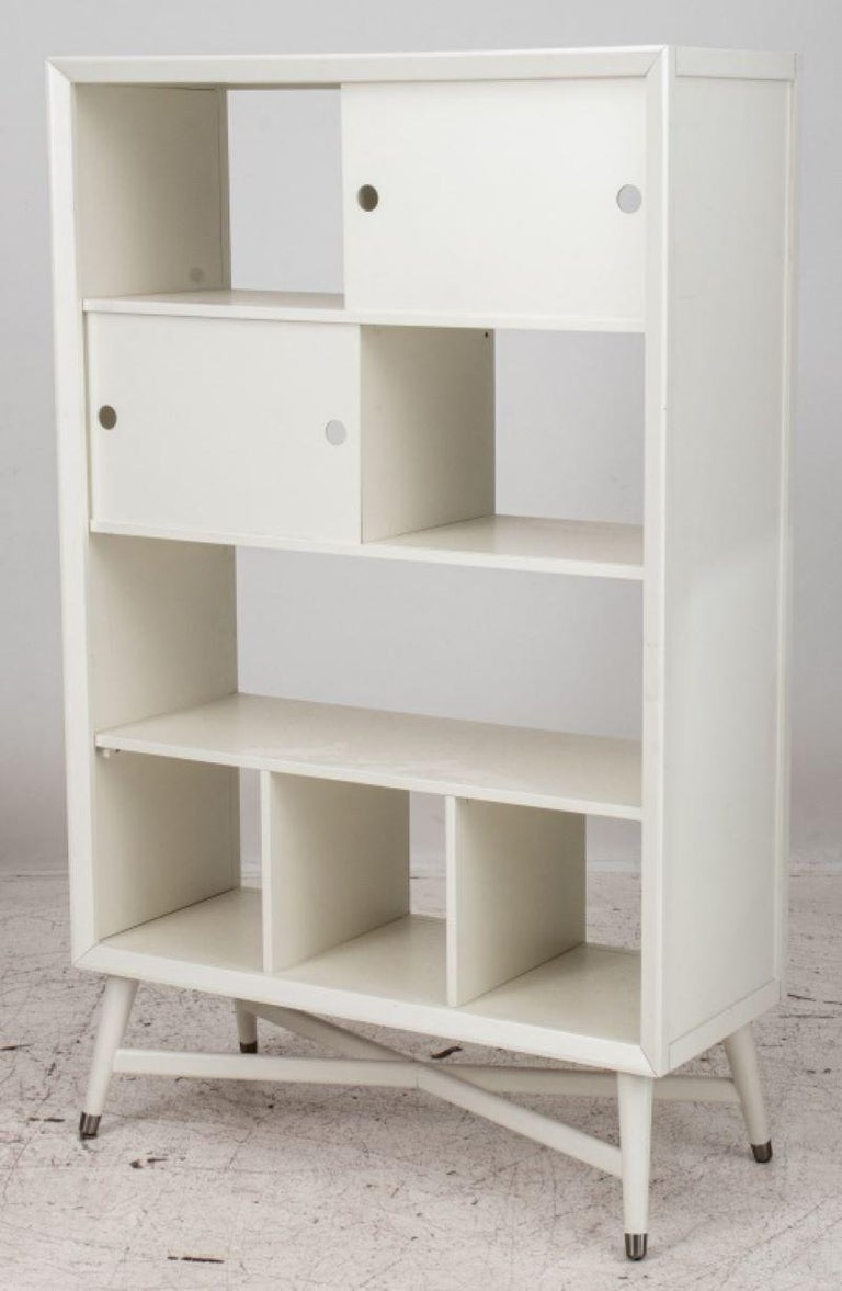Mid-Century Style White Lacquered Bookcase For Sale at 1stDibs
