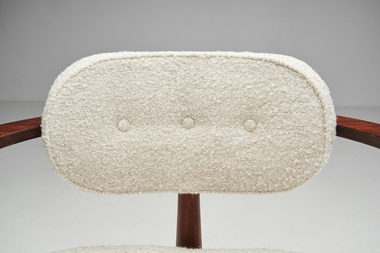 Mid-Century Tripod Shell Armchair, Europe, ca 1960s For Sale at 1stDibs