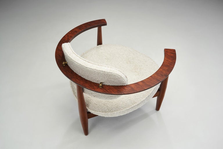Mid-Century Tripod Shell Armchair, Europe, ca 1960s For Sale at 1stDibs