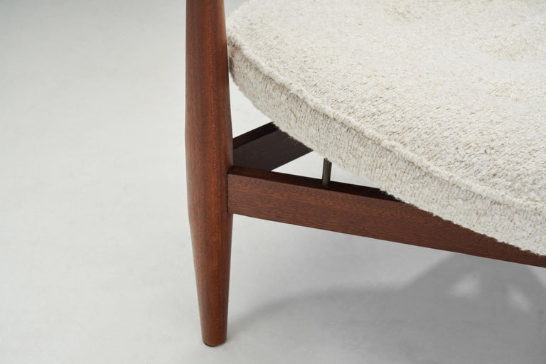 Mid-Century Tripod Shell Armchair, Europe, ca 1960s For Sale at 1stDibs