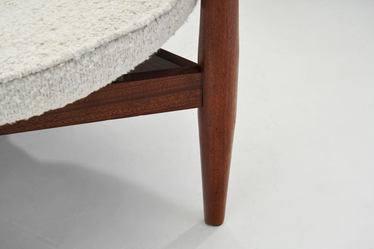 Mid-Century Tripod Shell Armchair, Europe, ca 1960s For Sale at 1stDibs