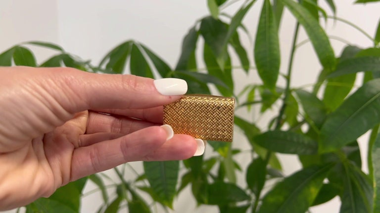 Mid Century Van Cleef and Arpels 18 Karat Yellow Gold Basket Weave Pill ...