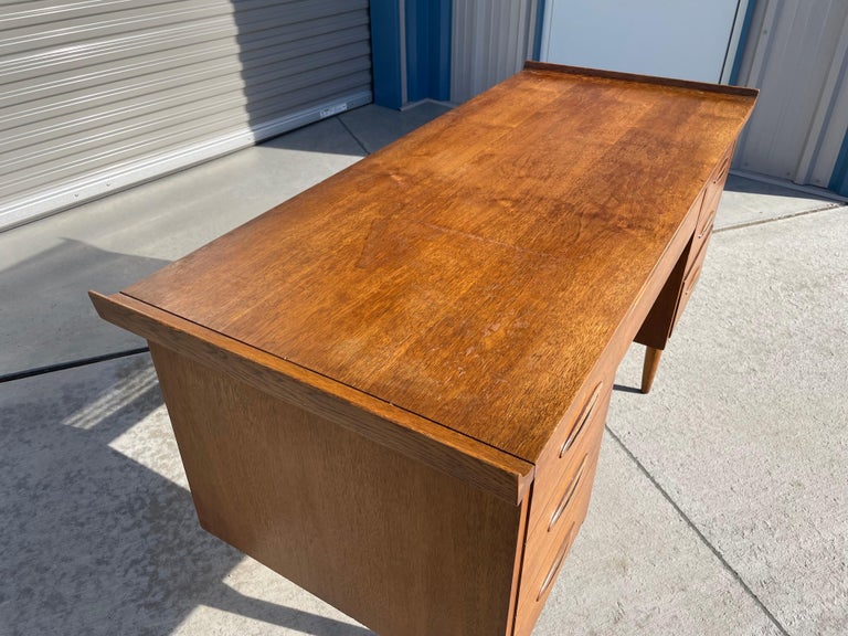 Midcentury Walnut Desk by Broyhill For Sale at 1stDibs