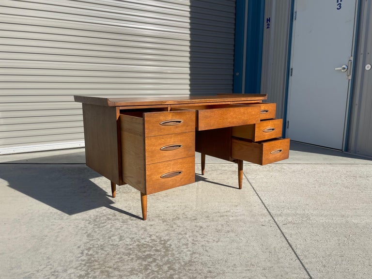 Midcentury Walnut Desk by Broyhill For Sale at 1stDibs