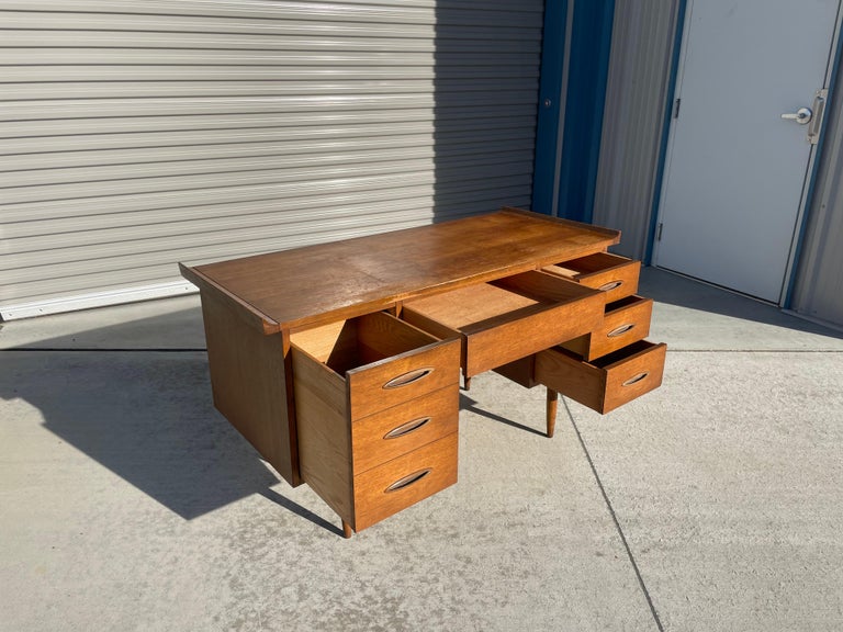 Midcentury Walnut Desk by Broyhill For Sale at 1stDibs