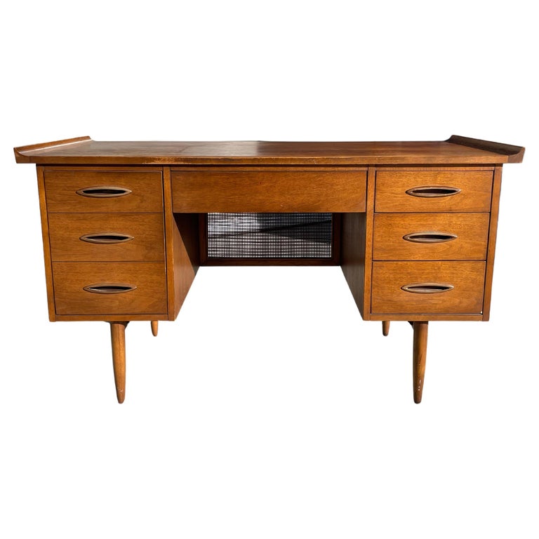 Midcentury Walnut Desk by Broyhill For Sale at 1stDibs