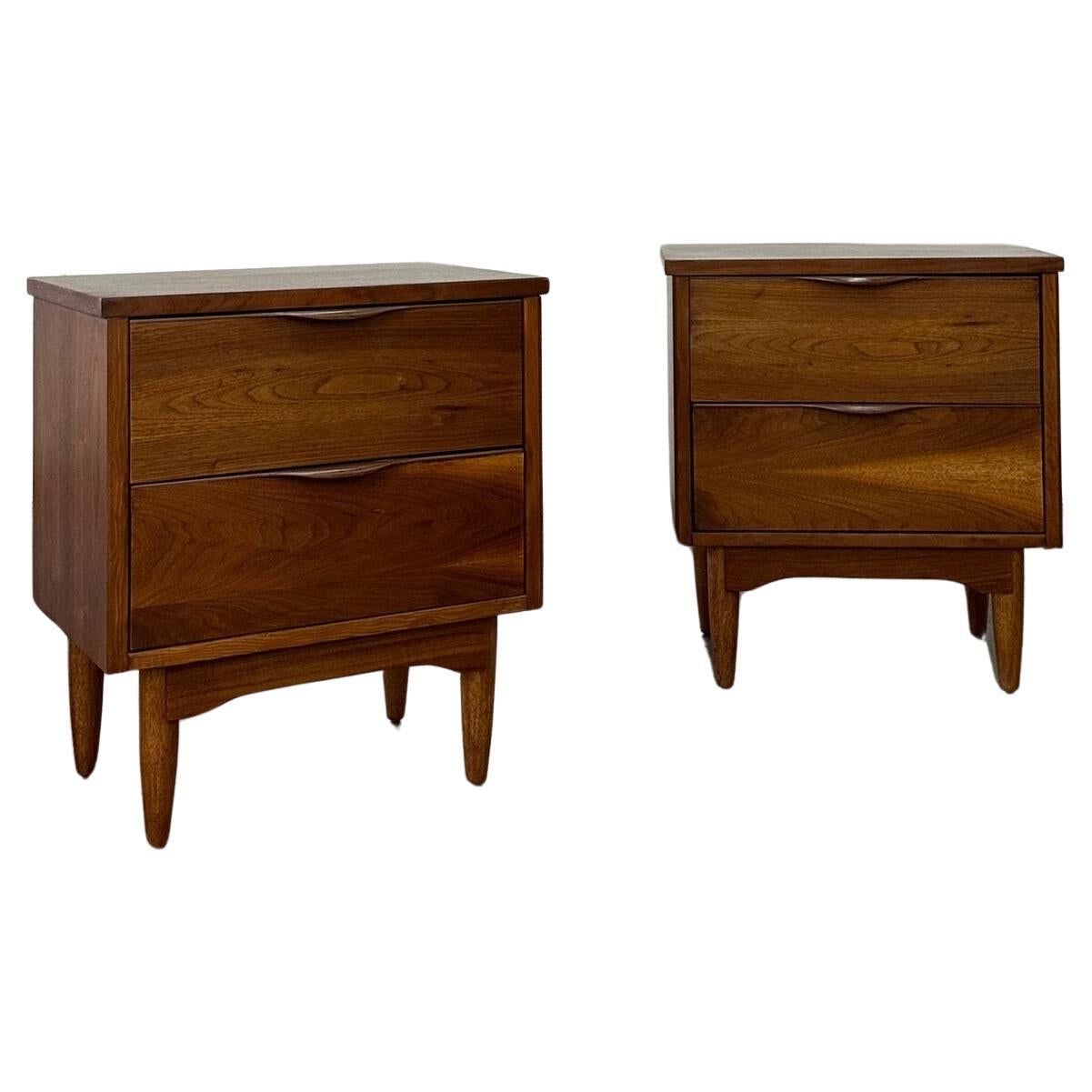 Mid century walnut nightstands - pair For Sale at 1stDibs