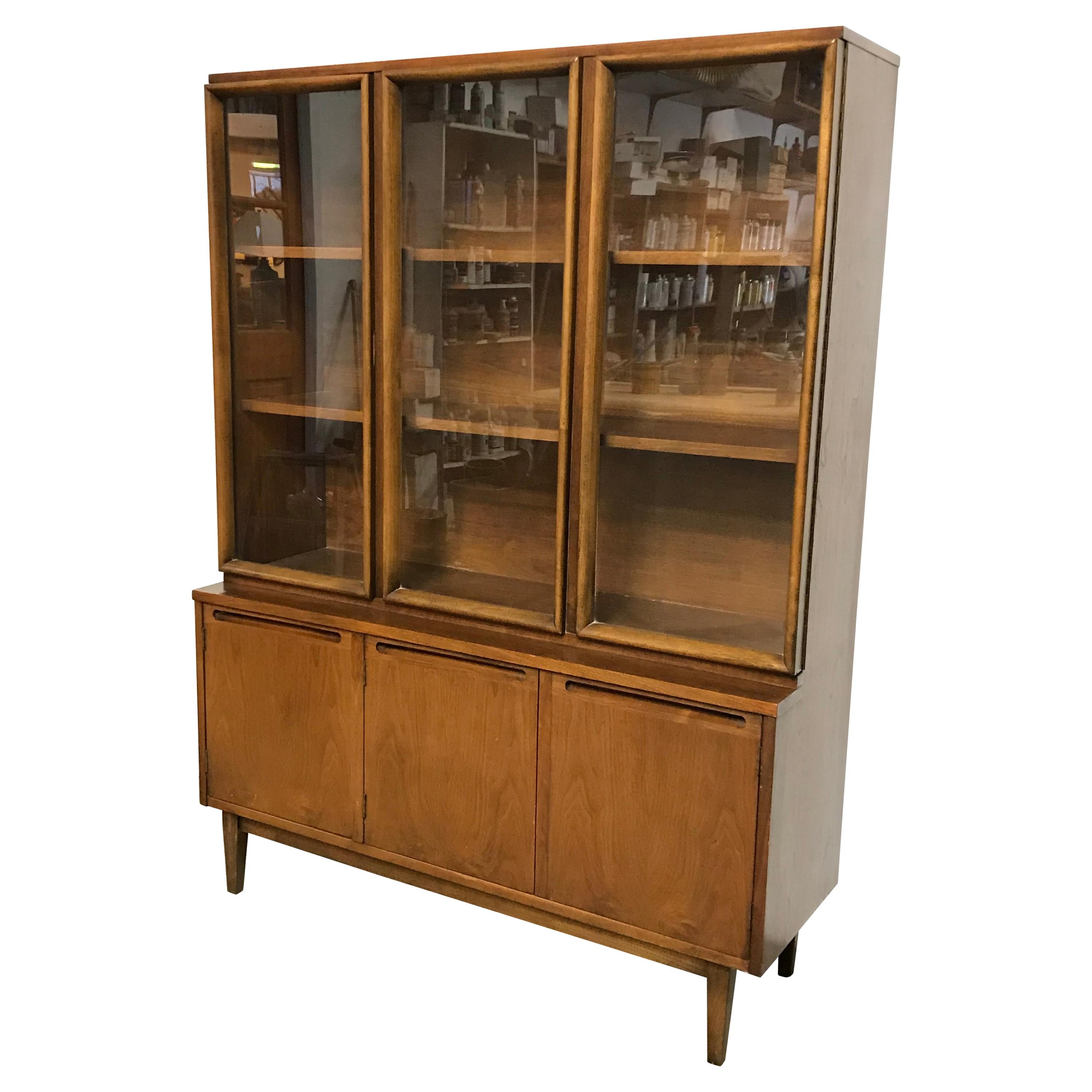 Mid-Century Modern Bookcases - 975 For Sale at 1stdibs