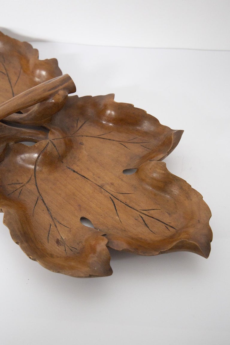 Mid-century Wooden Leaf Centrepiece For Sale at 1stDibs