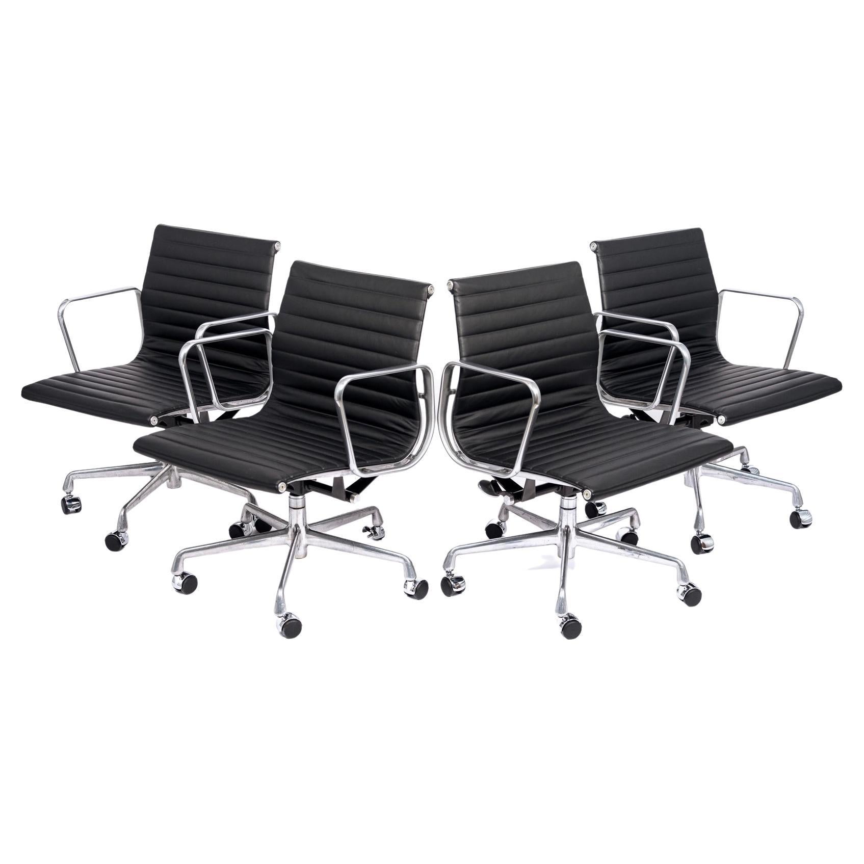 Vintage Aluminum Group Lounge Chair by Eames for Herman Miller at 1stDibs