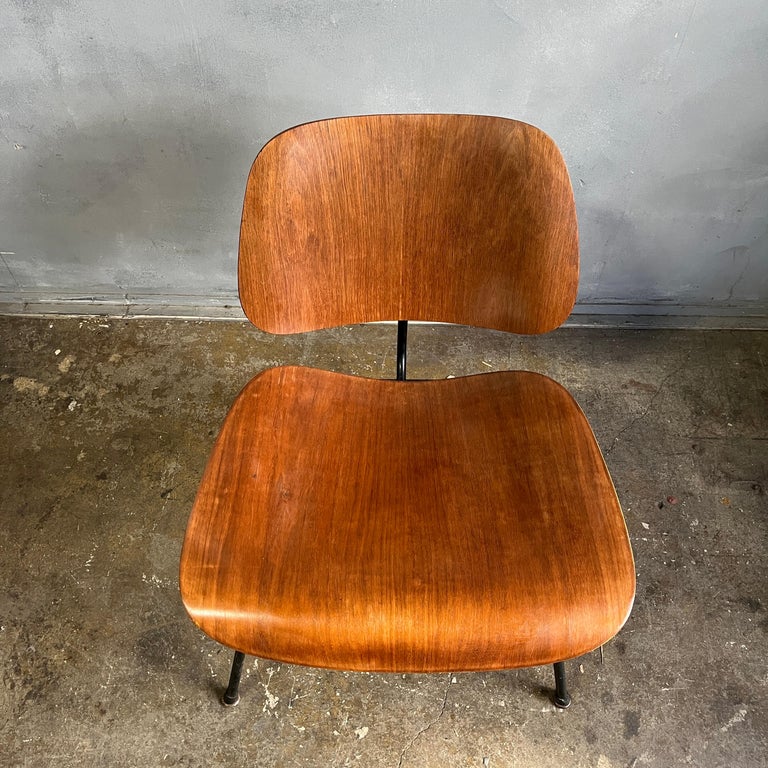 Midcentury Authentic Eames LCM Lounge Chair in Walnut For Sale at 1stDibs