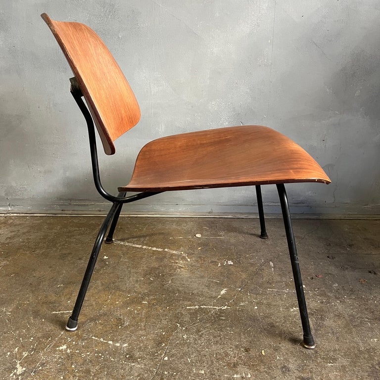 Midcentury Authentic Eames LCM Lounge Chair in Walnut For Sale at 1stDibs