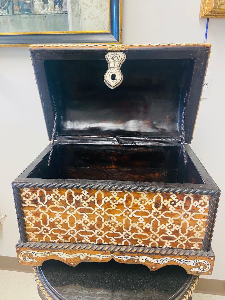 Midcentury Bone Inlaid Chest Box or Jewelry Casket For Sale at 1stDibs