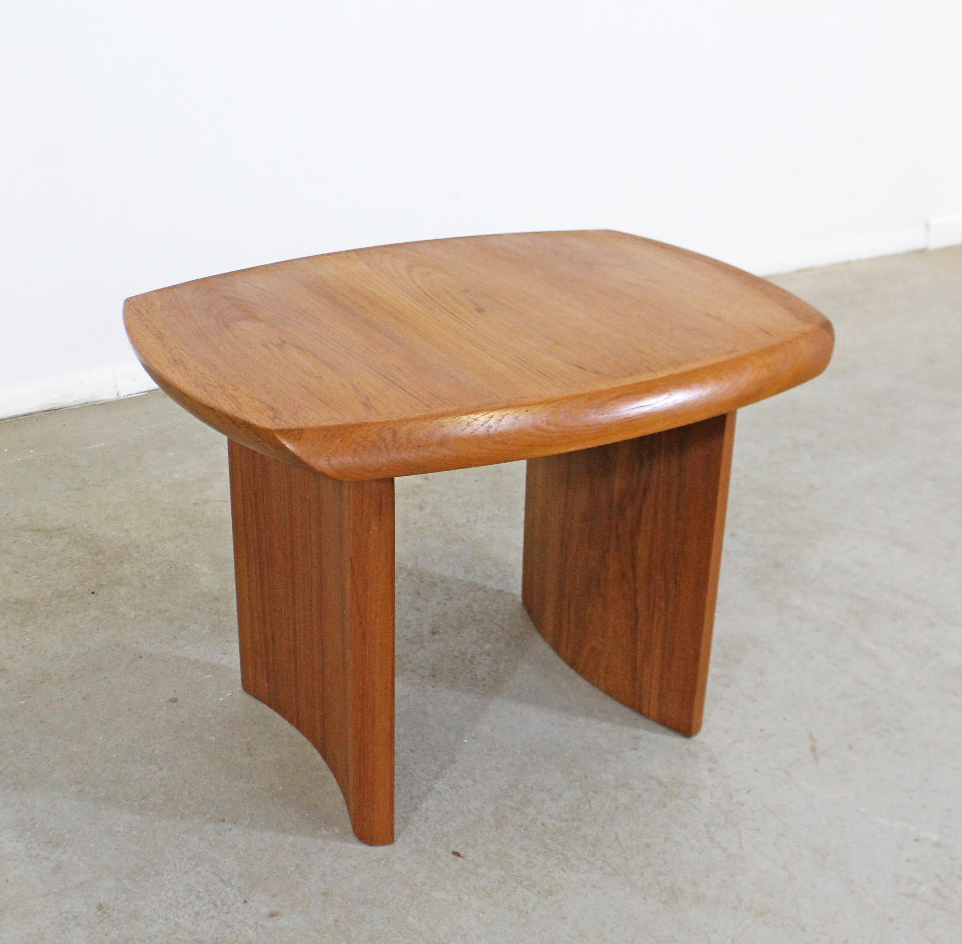 Midcentury Danish Modern Curved Leg Scultped Teak Side Table at 1stDibs