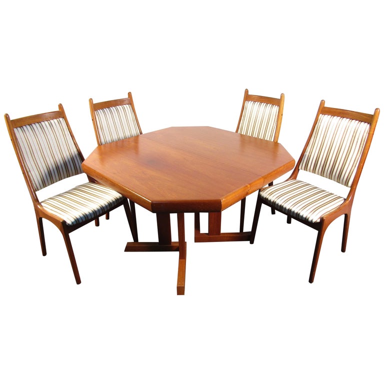 Mid-Century Danish Teak Dining Set with Four Chairs For Sale at 1stDibs