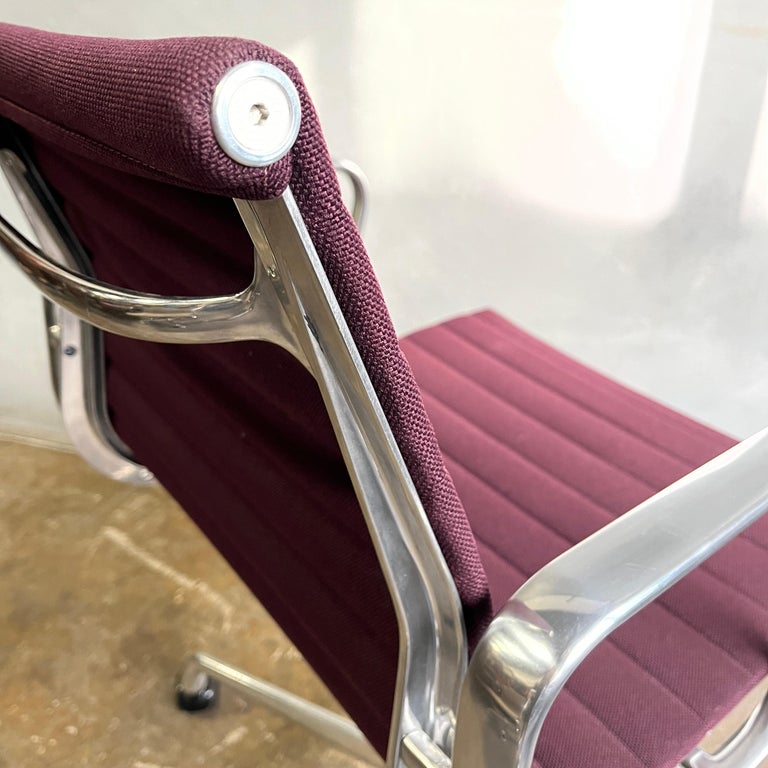 Midcentury Eames Aluminum Group Managment Chairs for Herman Miller For ...