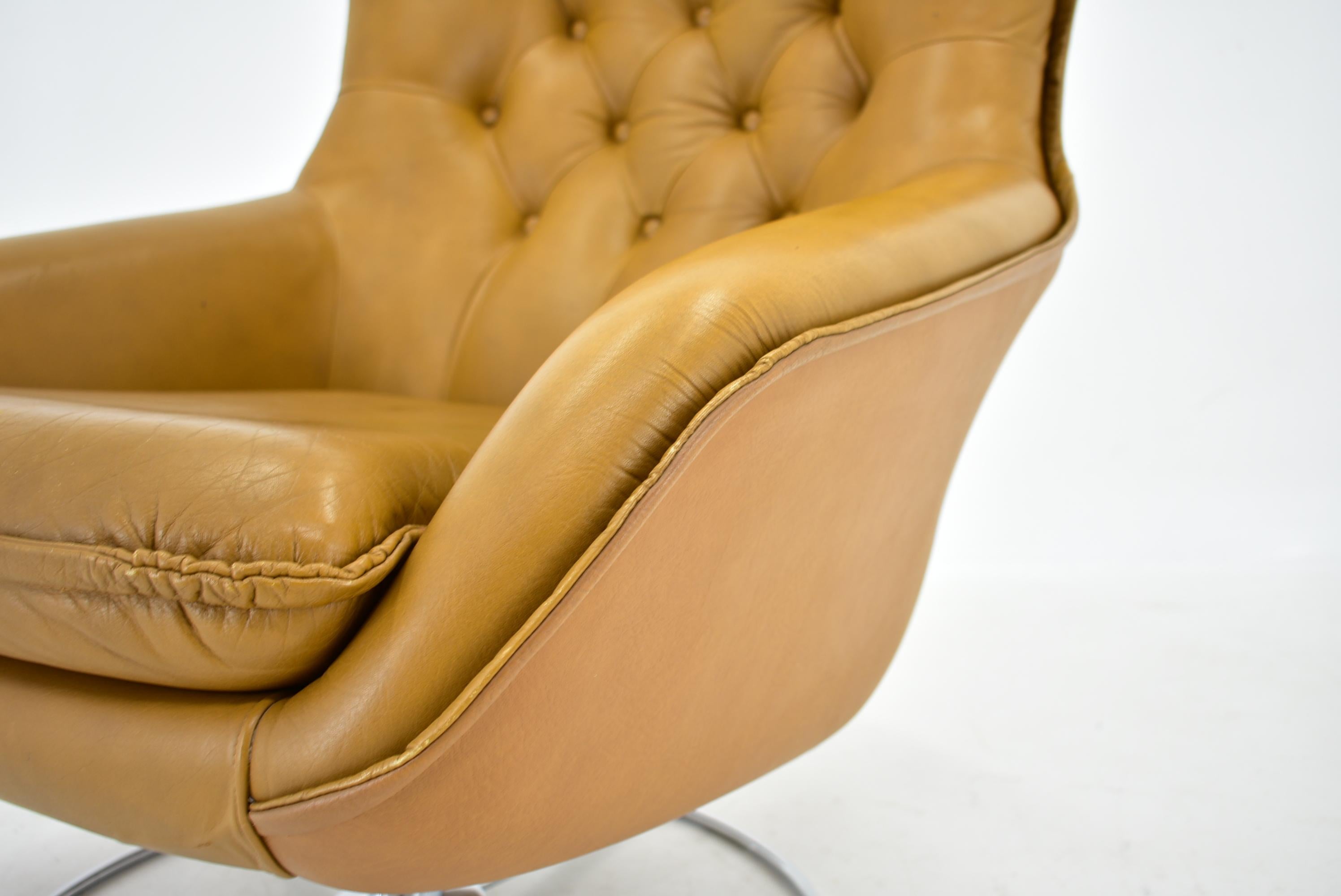 Mid-Century Finland Leather Swivel Armchair by Peem, 1970s at 1stDibs