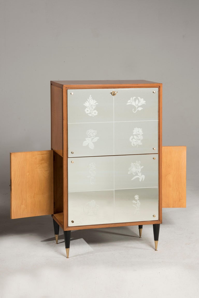 Midcentury Italian Mirrored Bar Cabinet For Sale at 1stDibs