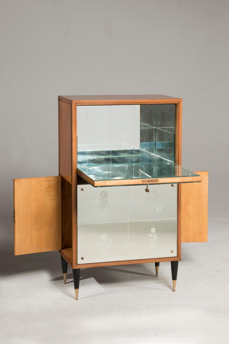 Midcentury Italian Mirrored Bar Cabinet For Sale at 1stDibs