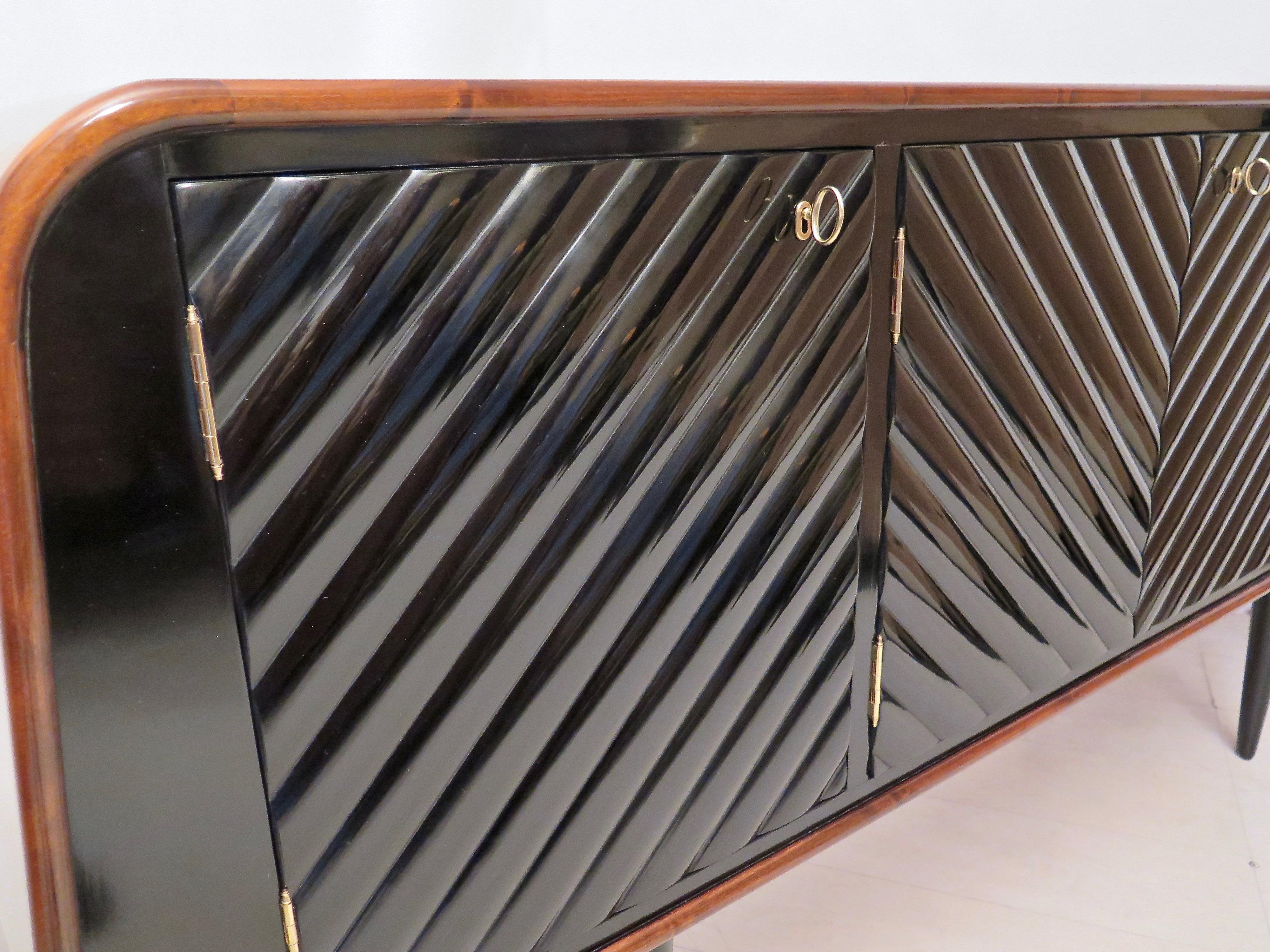 Midcentury Walnut and Black Shellac Italian Sideboard, 1950 at 1stDibs