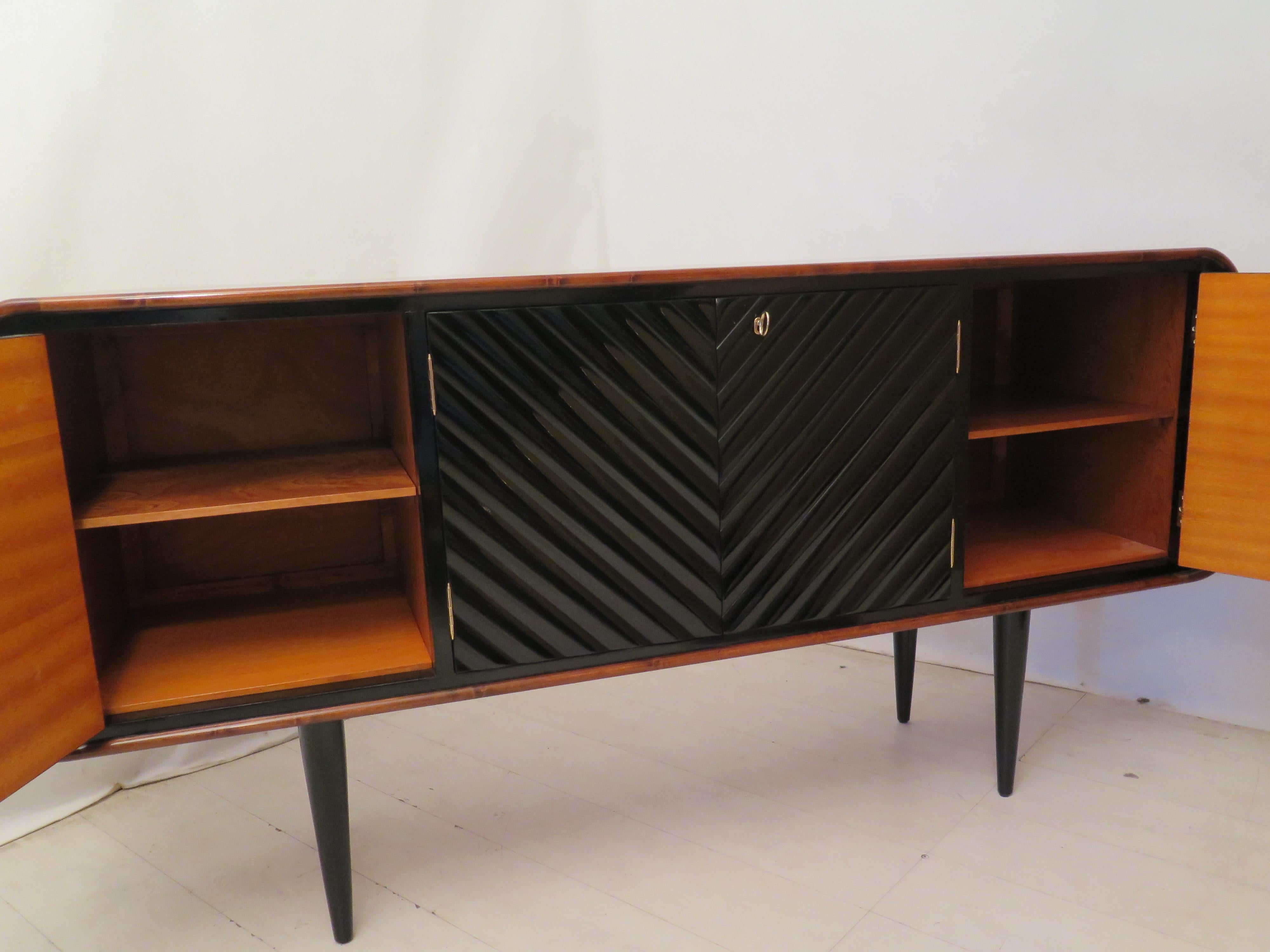 Midcentury Walnut and Black Shellac Italian Sideboard, 1950 at 1stDibs