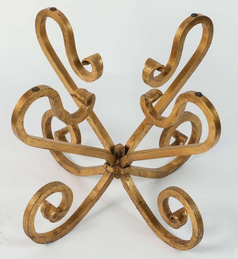 Middle Eastern Vintage-Tabletttisch aus Messing auf vergoldetem ...