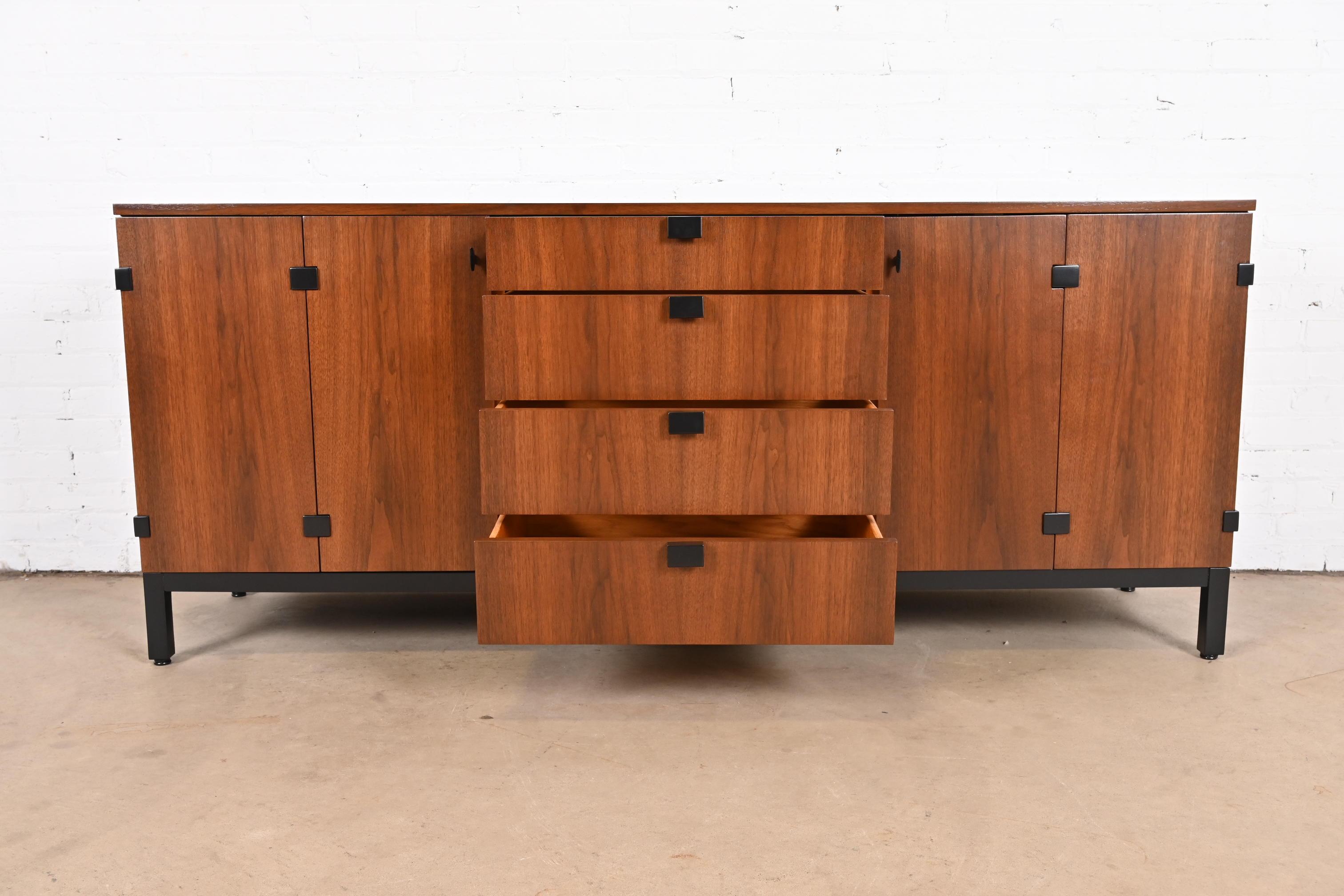 Milo Baughman For Directional Walnut And Ebonized Sideboard Credenza