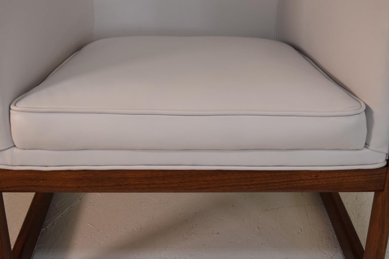 Lounge Chairs in Quartz White Leather and Walnut For Sale at 1stDibs ...