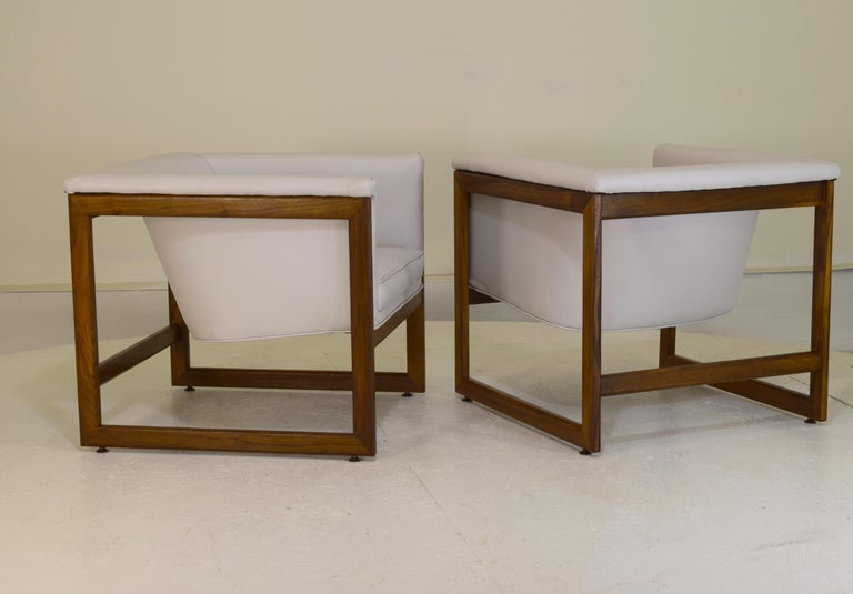 Lounge Chairs in Quartz White Leather and Walnut For Sale at 1stDibs ...