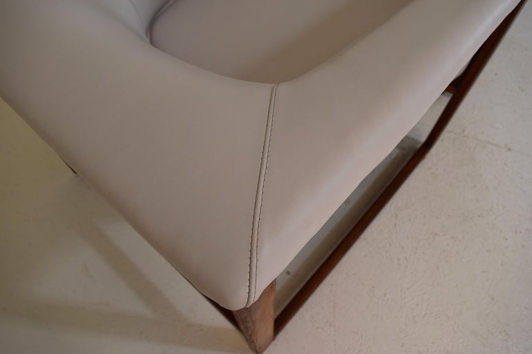 Lounge Chairs in Quartz White Leather and Walnut For Sale at 1stDibs ...