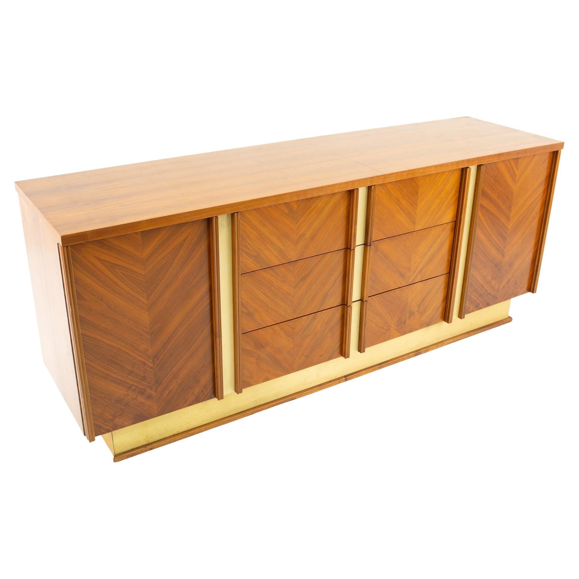 Milo Baughman for Directional 9 Drawer Walnut Dresser, ca. 1970 at 1stDibs